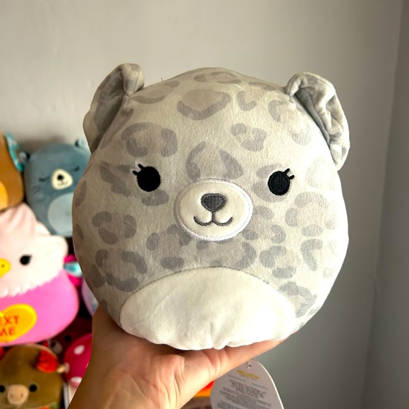 Squishmallows | Accessories | Dohna The Snow Leopard Mischa The Pink ...